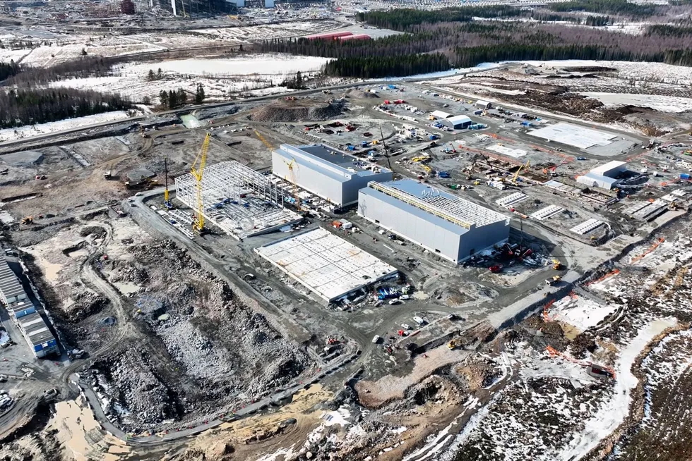 Stegra tar emot elektrolysatorer till Europas största gröna ...